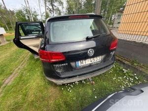 Black Volkswagen Touareg 2012 in Jurmala, with an engine capacity of 3.00 L and mileage of 293 thousand km for 9900 €, photo 8 on AUTOMOTO.COM.LV