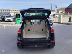 Black Volkswagen Touareg 2012 in Siauliai, with an engine capacity of 3.60 L and mileage of 180 thousand km for 8700 €, photo 8 on AUTOMOTO.COM.LV