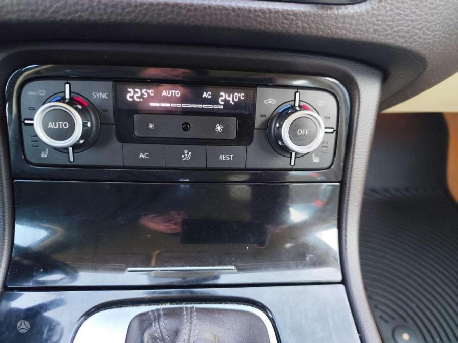 Black Volkswagen Touareg 2012 in Siauliai, with an engine capacity of 3.60 L and mileage of 180 thousand km for 8700 €, photo 18 on AUTOMOTO.COM.LV