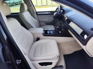 Black Volkswagen Touareg 2012 in Siauliai, with an engine capacity of 3.60 L and mileage of 180 thousand km for 8700 €, photo 19 on AUTOMOTO.COM.LV