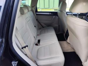 Black Volkswagen Touareg 2012 in Siauliai, with an engine capacity of 3.60 L and mileage of 180 thousand km for 8700 €, photo 22 on AUTOMOTO.COM.LV