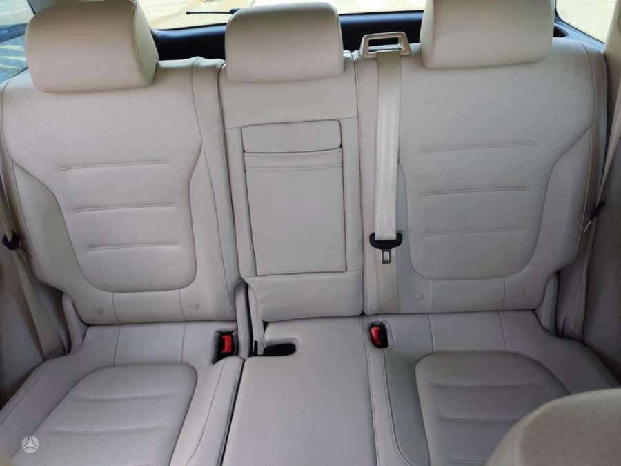 Black Volkswagen Touareg 2012 in Siauliai, with an engine capacity of 3.60 L and mileage of 180 thousand km for 8700 €, photo 24 on AUTOMOTO.COM.LV
