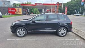 Melns Volkswagen Touareg 2012 Rīga, ar dzinēja tilpumu 3.00 L un nobraukumu 282 tūkst. km par 9700 €, foto 3 vietnē AUTOMOTO.COM.LV
