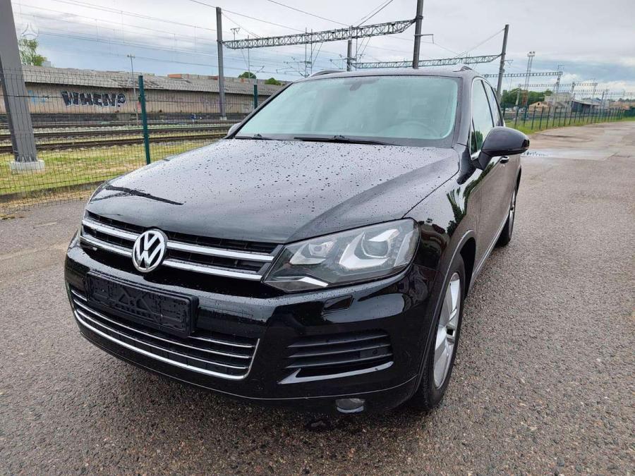 Melns Volkswagen Touareg 2012 Šauļi, ar dzinēja tilpumu 3.00 L un nobraukumu 251 tūkst. km par 9400 €, foto 1 vietnē AUTOMOTO.COM.LV