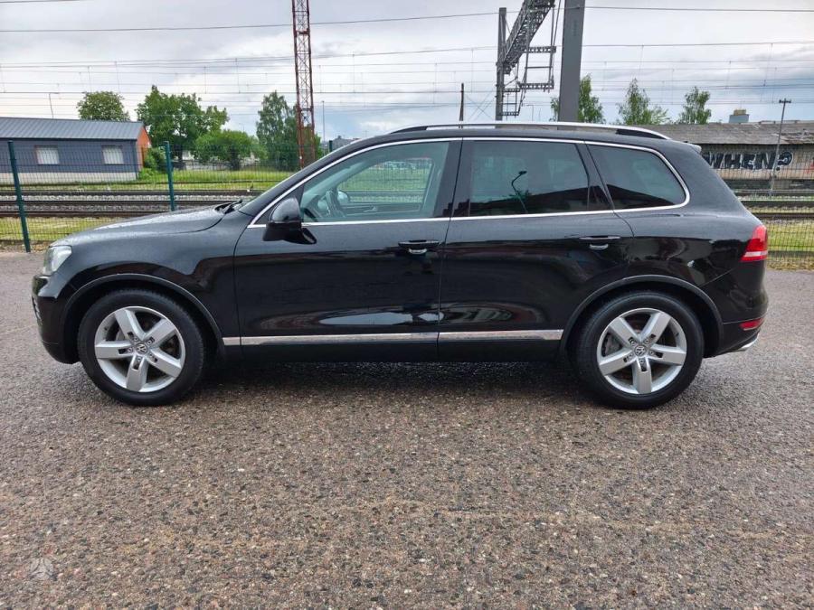 Melns Volkswagen Touareg 2012 Šauļi, ar dzinēja tilpumu 3.00 L un nobraukumu 251 tūkst. km par 9400 €, foto 9 vietnē AUTOMOTO.COM.LV