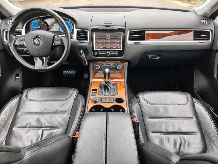 Melns Volkswagen Touareg 2012 Šauļi, ar dzinēja tilpumu 3.00 L un nobraukumu 251 tūkst. km par 9400 €, foto 10 vietnē AUTOMOTO.COM.LV