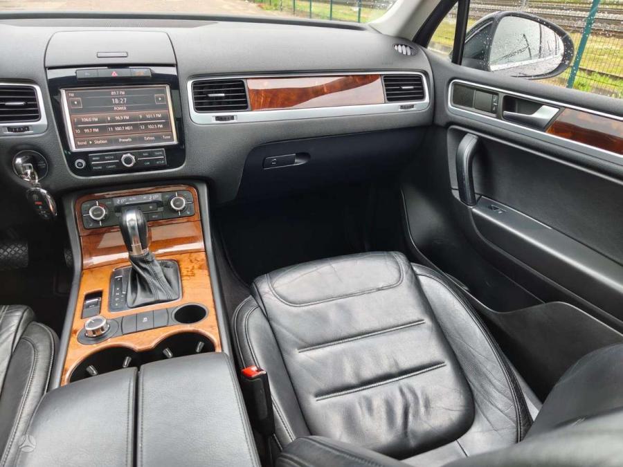 Melns Volkswagen Touareg 2012 Šauļi, ar dzinēja tilpumu 3.00 L un nobraukumu 251 tūkst. km par 9400 €, foto 12 vietnē AUTOMOTO.COM.LV