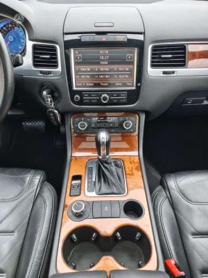 Melns Volkswagen Touareg 2012 Šauļi, ar dzinēja tilpumu 3.00 L un nobraukumu 251 tūkst. km par 9400 €, foto 13 vietnē AUTOMOTO.COM.LV