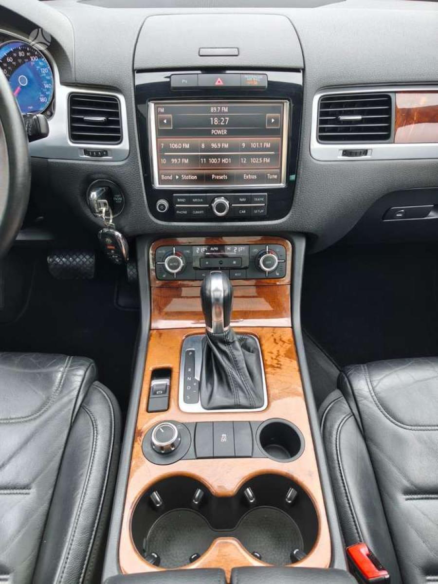 Melns Volkswagen Touareg 2012 Šauļi, ar dzinēja tilpumu 3.00 L un nobraukumu 251 tūkst. km par 9400 €, foto 13 vietnē AUTOMOTO.COM.LV