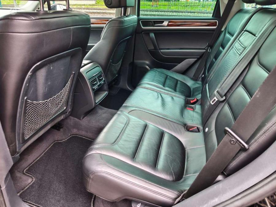 Melns Volkswagen Touareg 2012 Šauļi, ar dzinēja tilpumu 3.00 L un nobraukumu 251 tūkst. km par 9400 €, foto 16 vietnē AUTOMOTO.COM.LV