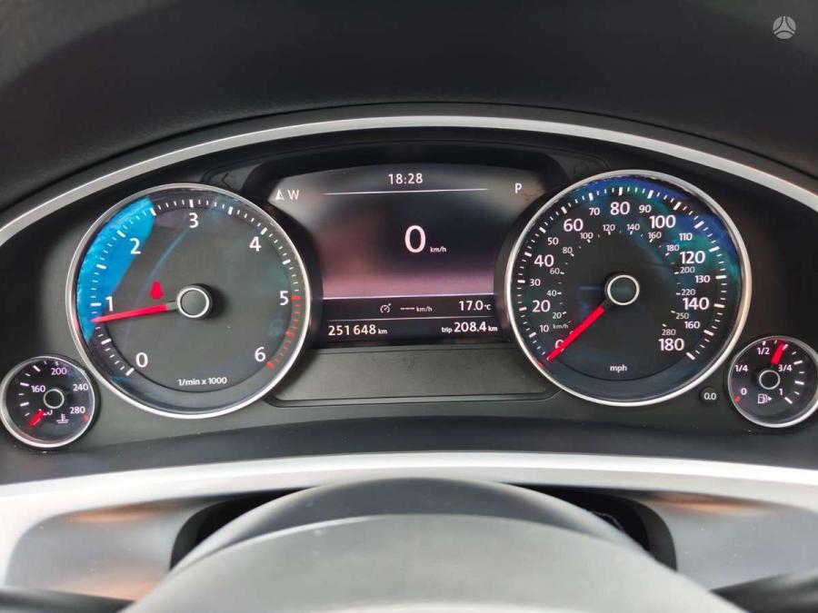 Melns Volkswagen Touareg 2012 Šauļi, ar dzinēja tilpumu 3.00 L un nobraukumu 251 tūkst. km par 9400 €, foto 20 vietnē AUTOMOTO.COM.LV