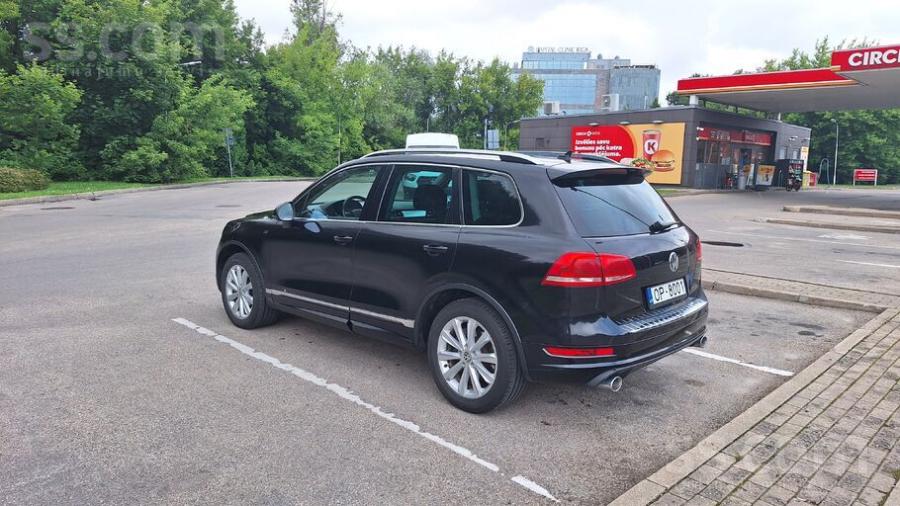 Melns Volkswagen Touareg 2012 Rīga, ar dzinēja tilpumu 3.00 L un nobraukumu 282 tūkst. km par 10400 €, foto 3 vietnē AUTOMOTO.COM.LV