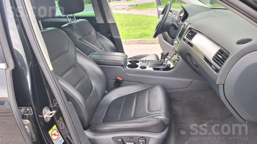 Melns Volkswagen Touareg 2012 Rīga, ar dzinēja tilpumu 3.00 L un nobraukumu 282 tūkst. km par 10400 €, foto 7 vietnē AUTOMOTO.COM.LV