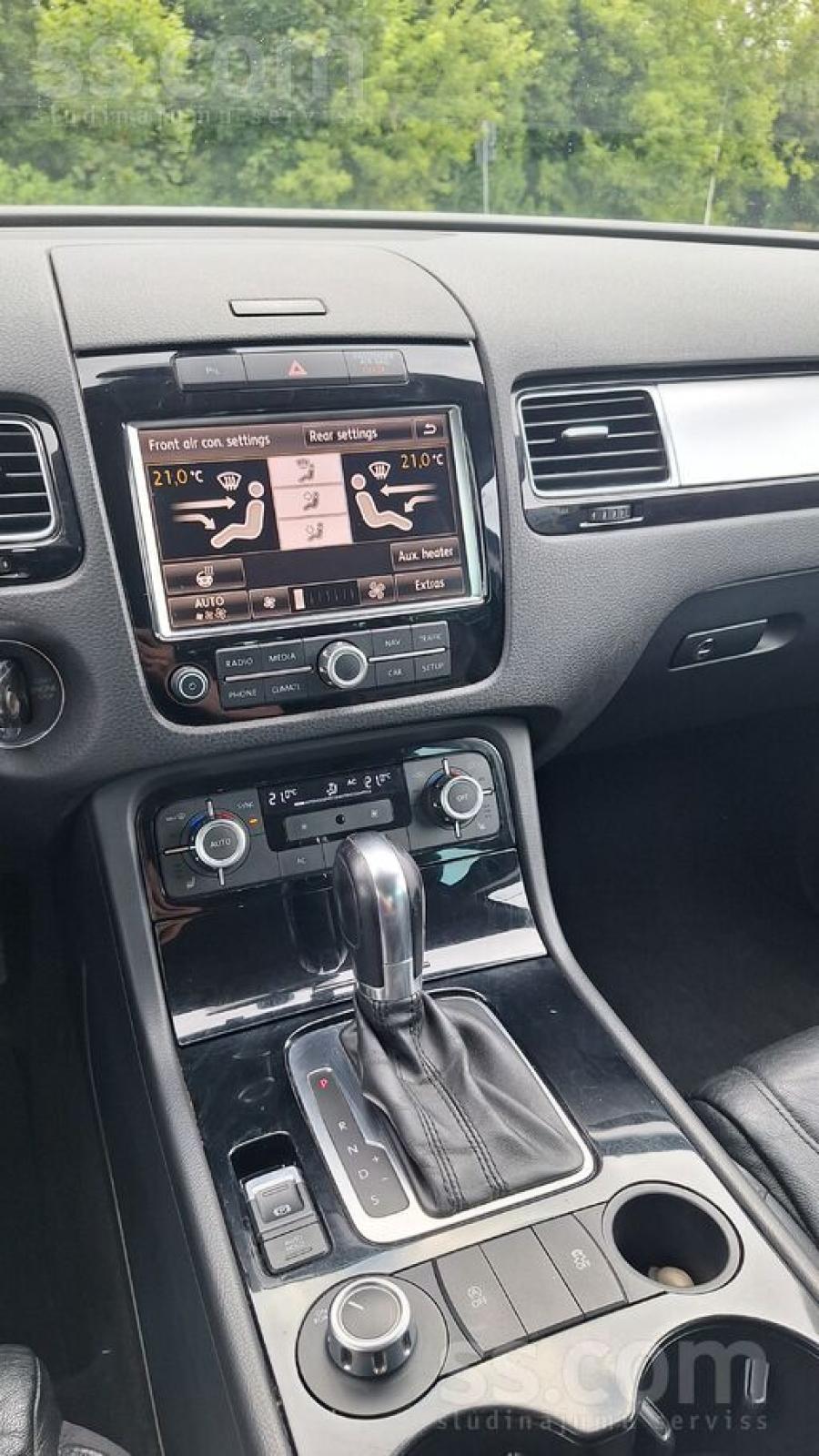 Melns Volkswagen Touareg 2012 Rīga, ar dzinēja tilpumu 3.00 L un nobraukumu 282 tūkst. km par 10400 €, foto 8 vietnē AUTOMOTO.COM.LV