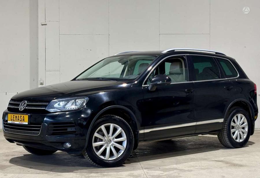 Black Volkswagen Touareg 2012 in Klaipeda, with an engine capacity of 3.60 L and mileage of 264 thousand km for 7900 €, photo 1 on AUTOMOTO.COM.LV