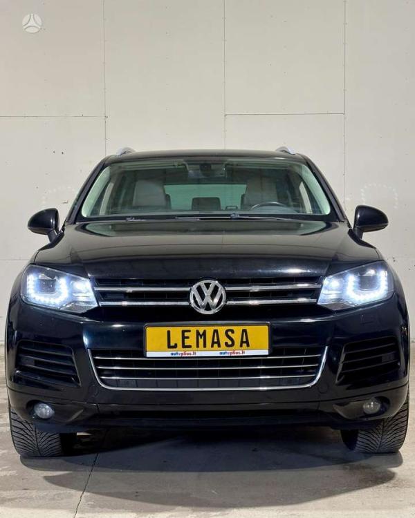 Black Volkswagen Touareg 2012 in Klaipeda, with an engine capacity of 3.60 L and mileage of 264 thousand km for 7900 €, photo 3 on AUTOMOTO.COM.LV