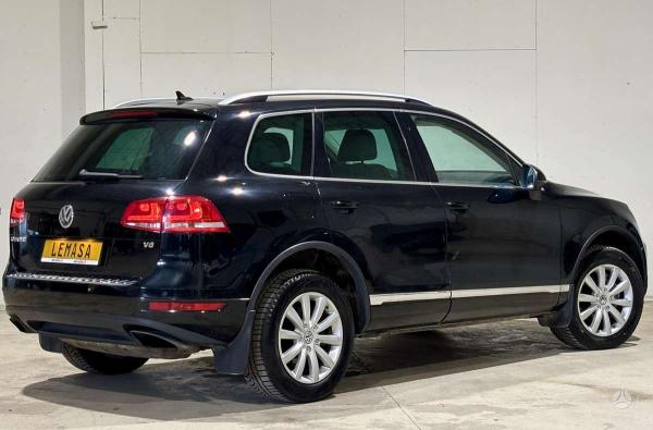 Black Volkswagen Touareg 2012 in Klaipeda, with an engine capacity of 3.60 L and mileage of 264 thousand km for 7900 €, photo 5 on AUTOMOTO.COM.LV