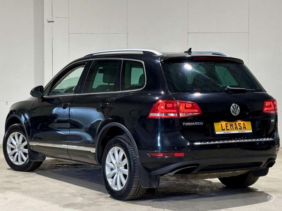 Black Volkswagen Touareg 2012 in Klaipeda, with an engine capacity of 3.60 L and mileage of 264 thousand km for 7900 €, photo 7 on AUTOMOTO.COM.LV