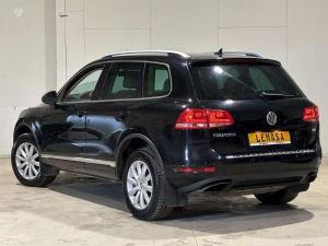 Black Volkswagen Touareg 2012 in Klaipeda, with an engine capacity of 3.60 L and mileage of 264 thousand km for 7900 €, photo 8 on AUTOMOTO.COM.LV