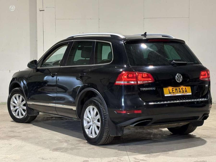 Black Volkswagen Touareg 2012 in Klaipeda, with an engine capacity of 3.60 L and mileage of 264 thousand km for 7900 €, photo 8 on AUTOMOTO.COM.LV