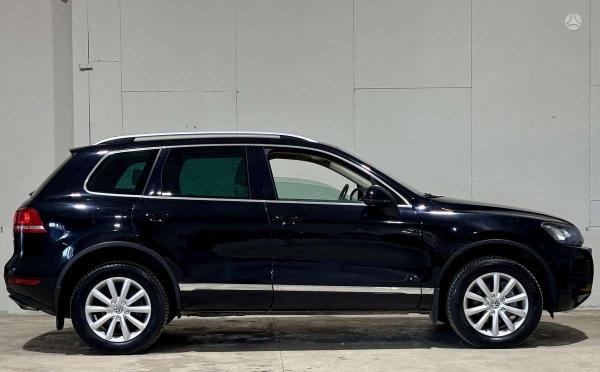 Black Volkswagen Touareg 2012 in Klaipeda, with an engine capacity of 3.60 L and mileage of 264 thousand km for 7900 €, photo 8 on AUTOMOTO.COM.LV
