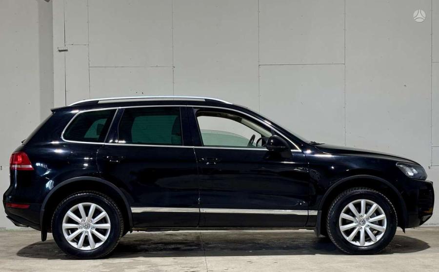Black Volkswagen Touareg 2012 in Klaipeda, with an engine capacity of 3.60 L and mileage of 264 thousand km for 7900 €, photo 9 on AUTOMOTO.COM.LV