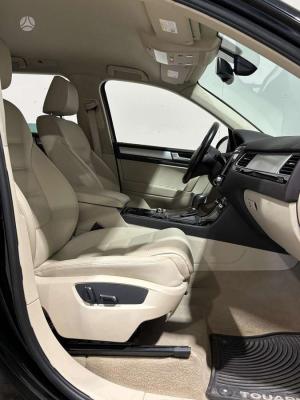 Black Volkswagen Touareg 2012 in Klaipeda, with an engine capacity of 3.60 L and mileage of 264 thousand km for 7900 €, photo 12 on AUTOMOTO.COM.LV
