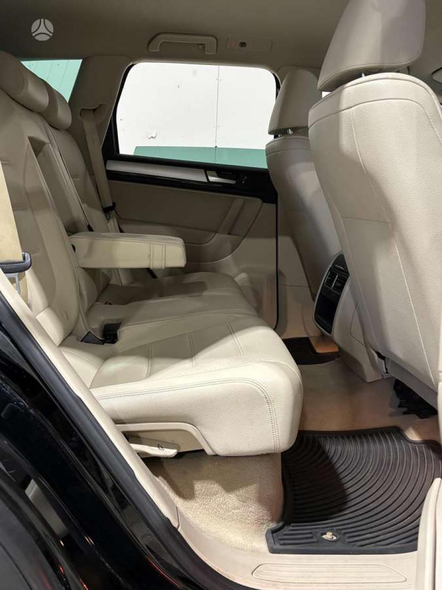Black Volkswagen Touareg 2012 in Klaipeda, with an engine capacity of 3.60 L and mileage of 264 thousand km for 7900 €, photo 13 on AUTOMOTO.COM.LV