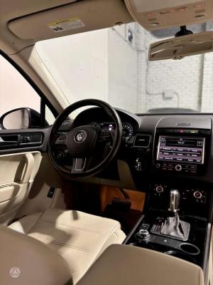 Black Volkswagen Touareg 2012 in Klaipeda, with an engine capacity of 3.60 L and mileage of 264 thousand km for 7900 €, photo 15 on AUTOMOTO.COM.LV