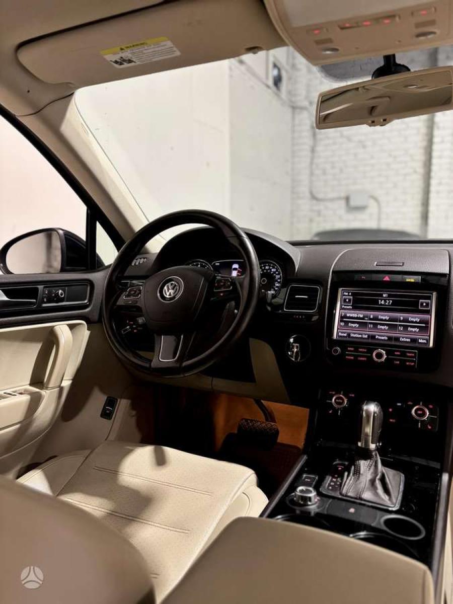 Black Volkswagen Touareg 2012 in Klaipeda, with an engine capacity of 3.60 L and mileage of 264 thousand km for 7900 €, photo 15 on AUTOMOTO.COM.LV