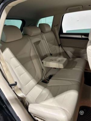 Black Volkswagen Touareg 2012 in Klaipeda, with an engine capacity of 3.60 L and mileage of 264 thousand km for 7900 €, photo 17 on AUTOMOTO.COM.LV