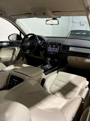 Black Volkswagen Touareg 2012 in Klaipeda, with an engine capacity of 3.60 L and mileage of 264 thousand km for 7900 €, photo 19 on AUTOMOTO.COM.LV