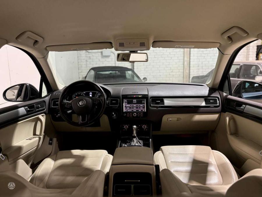 Black Volkswagen Touareg 2012 in Klaipeda, with an engine capacity of 3.60 L and mileage of 264 thousand km for 7900 €, photo 20 on AUTOMOTO.COM.LV