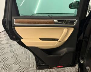 Melns Volkswagen Touareg 2012 Marijampole, ar dzinēja tilpumu 2.97 L un nobraukumu 326 tūkst. km par 12650 €, foto 8 vietnē AUTOMOTO.COM.LV