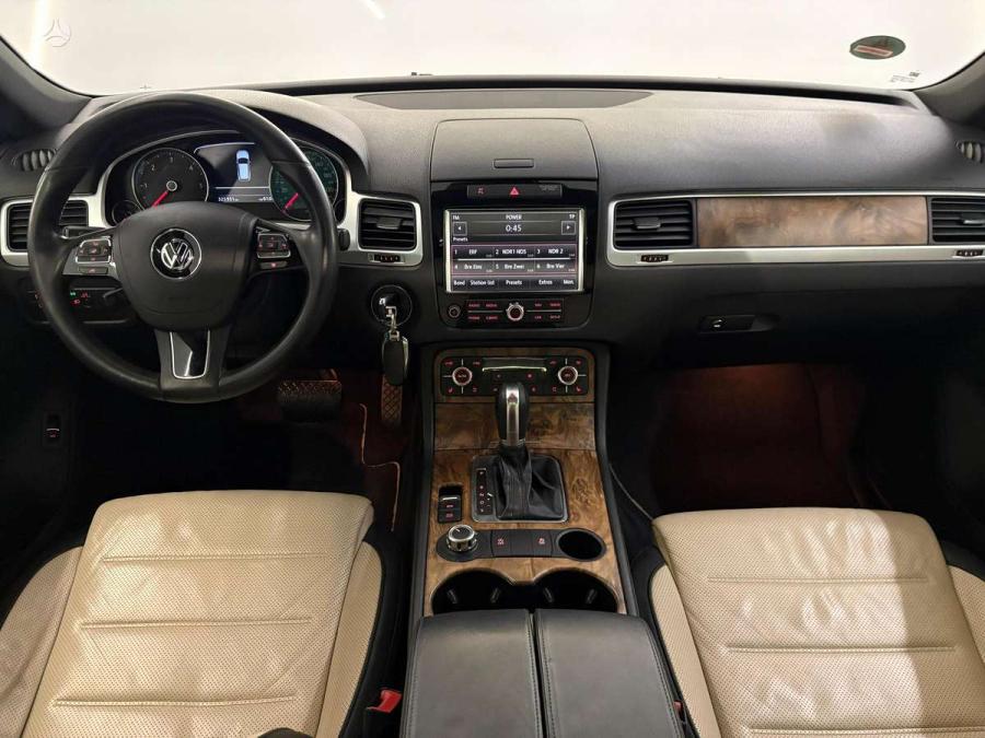 Melns Volkswagen Touareg 2012 Marijampole, ar dzinēja tilpumu 2.97 L un nobraukumu 326 tūkst. km par 12650 €, foto 9 vietnē AUTOMOTO.COM.LV