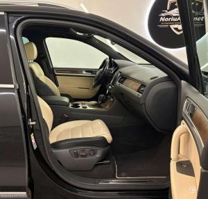 Melns Volkswagen Touareg 2012 Marijampole, ar dzinēja tilpumu 2.97 L un nobraukumu 326 tūkst. km par 12650 €, foto 11 vietnē AUTOMOTO.COM.LV