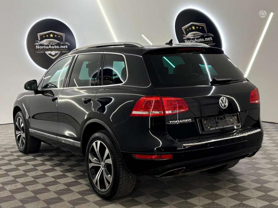 Melns Volkswagen Touareg 2012 Marijampole, ar dzinēja tilpumu 2.97 L un nobraukumu 326 tūkst. km par 12650 €, foto 19 vietnē AUTOMOTO.COM.LV