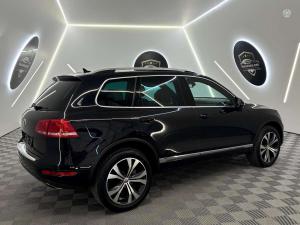 Melns Volkswagen Touareg 2012 Marijampole, ar dzinēja tilpumu 2.97 L un nobraukumu 326 tūkst. km par 12650 €, foto 22 vietnē AUTOMOTO.COM.LV