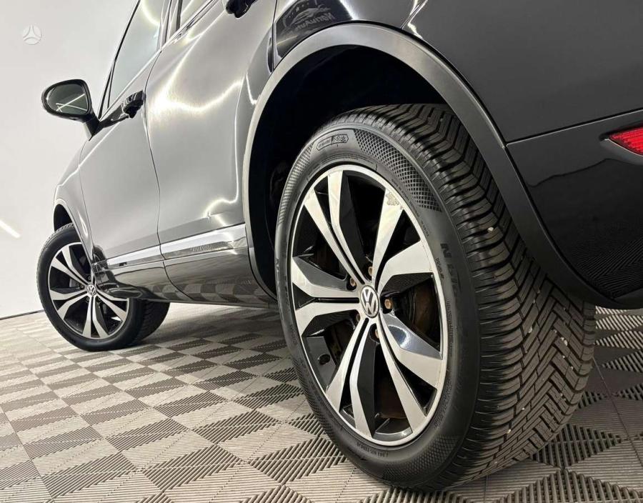 Melns Volkswagen Touareg 2012 Marijampole, ar dzinēja tilpumu 2.97 L un nobraukumu 326 tūkst. km par 12650 €, foto 27 vietnē AUTOMOTO.COM.LV