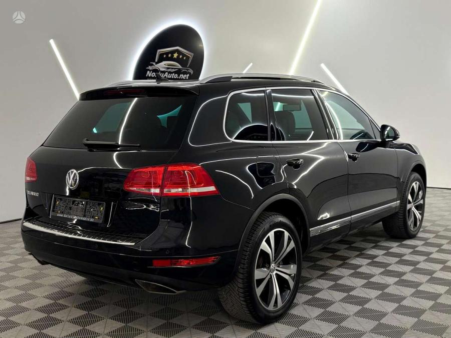 Melns Volkswagen Touareg 2012 Marijampole, ar dzinēja tilpumu 2.97 L un nobraukumu 326 tūkst. km par 12650 €, foto 30 vietnē AUTOMOTO.COM.LV