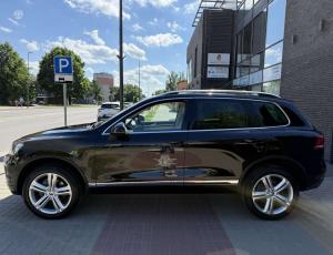 Melns Volkswagen Touareg 2012 Marijampole, ar dzinēja tilpumu 2.97 L un nobraukumu 278 tūkst. km par 13250 €, foto 6 vietnē AUTOMOTO.COM.LV
