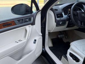 Melns Volkswagen Touareg 2012 Marijampole, ar dzinēja tilpumu 2.97 L un nobraukumu 278 tūkst. km par 13250 €, foto 21 vietnē AUTOMOTO.COM.LV