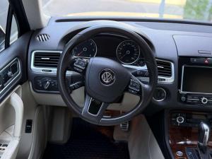 Melns Volkswagen Touareg 2012 Marijampole, ar dzinēja tilpumu 2.97 L un nobraukumu 278 tūkst. km par 13250 €, foto 24 vietnē AUTOMOTO.COM.LV