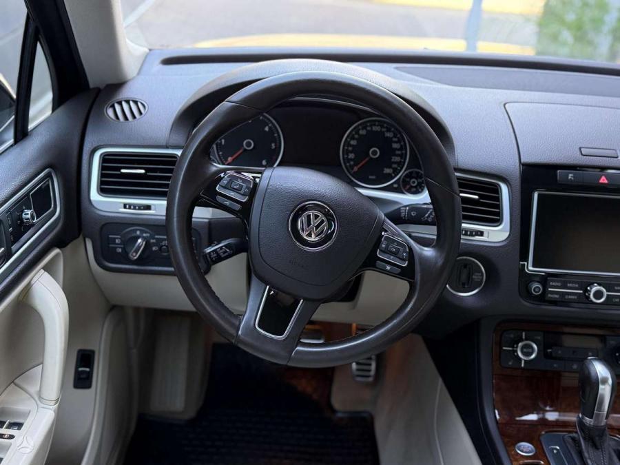 Melns Volkswagen Touareg 2012 Marijampole, ar dzinēja tilpumu 2.97 L un nobraukumu 278 tūkst. km par 13250 €, foto 24 vietnē AUTOMOTO.COM.LV
