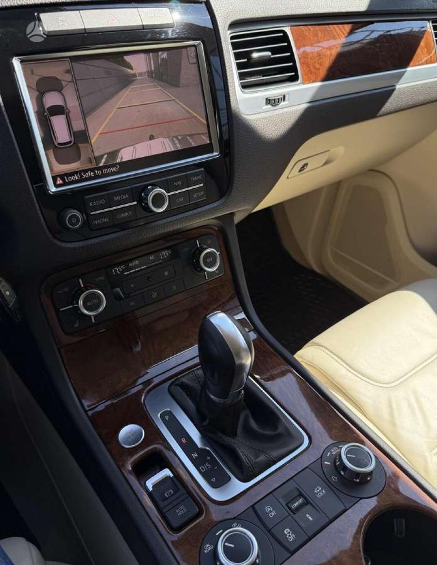 Melns Volkswagen Touareg 2012 Marijampole, ar dzinēja tilpumu 2.97 L un nobraukumu 278 tūkst. km par 13250 €, foto 26 vietnē AUTOMOTO.COM.LV