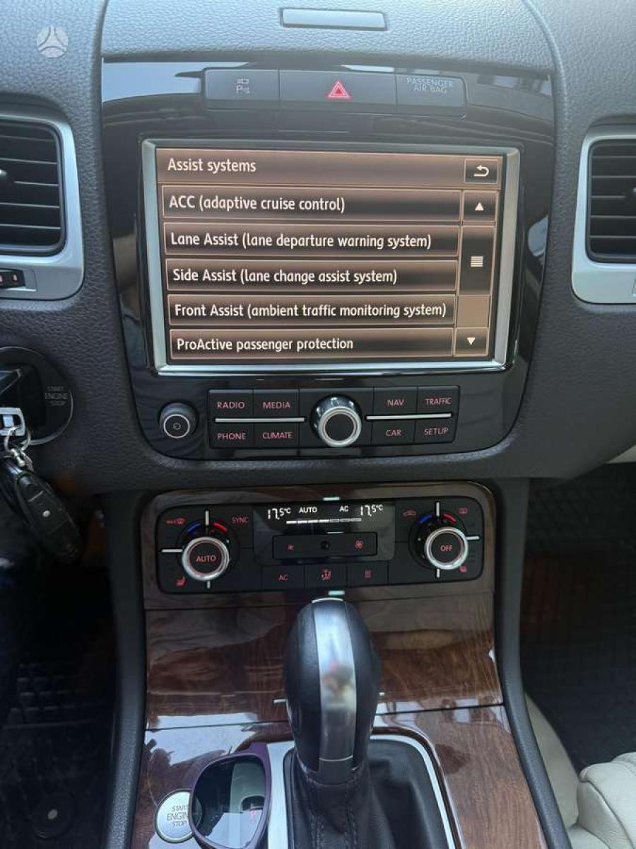 Melns Volkswagen Touareg 2012 Marijampole, ar dzinēja tilpumu 2.97 L un nobraukumu 278 tūkst. km par 13250 €, foto 28 vietnē AUTOMOTO.COM.LV