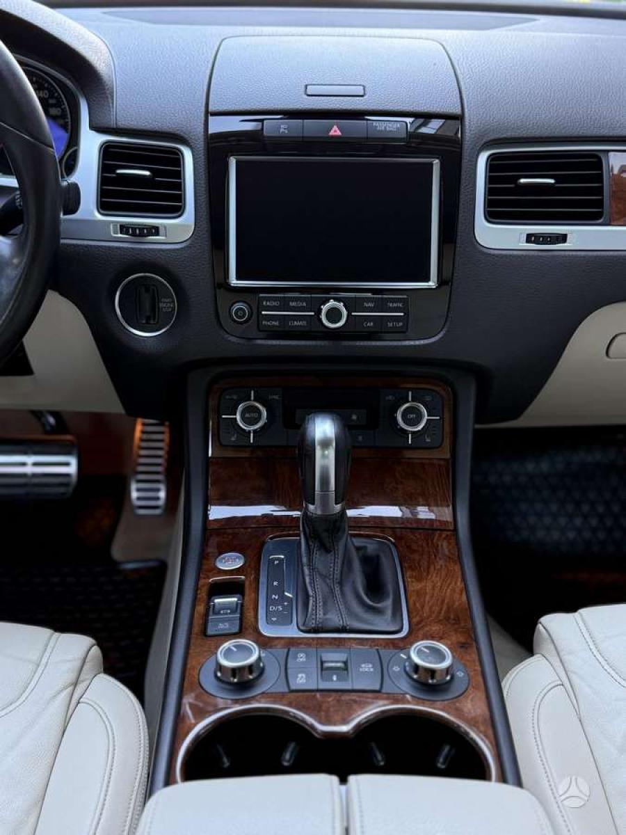 Melns Volkswagen Touareg 2012 Marijampole, ar dzinēja tilpumu 2.97 L un nobraukumu 278 tūkst. km par 13250 €, foto 29 vietnē AUTOMOTO.COM.LV