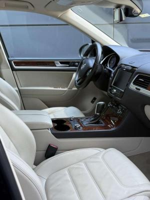 Melns Volkswagen Touareg 2012 Marijampole, ar dzinēja tilpumu 2.97 L un nobraukumu 278 tūkst. km par 13250 €, foto 31 vietnē AUTOMOTO.COM.LV
