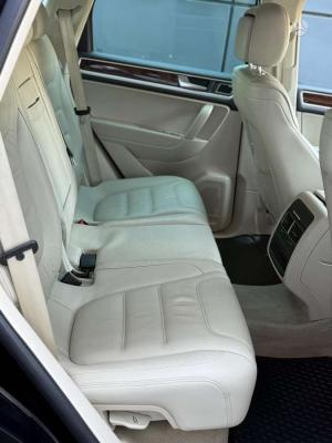 Melns Volkswagen Touareg 2012 Marijampole, ar dzinēja tilpumu 2.97 L un nobraukumu 278 tūkst. km par 13250 €, foto 33 vietnē AUTOMOTO.COM.LV