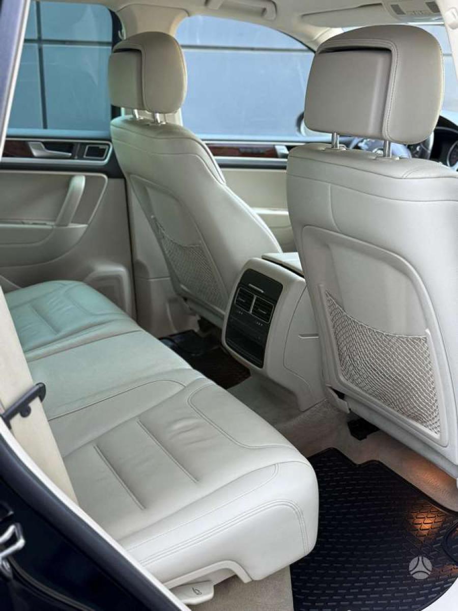 Melns Volkswagen Touareg 2012 Marijampole, ar dzinēja tilpumu 2.97 L un nobraukumu 278 tūkst. km par 13250 €, foto 34 vietnē AUTOMOTO.COM.LV